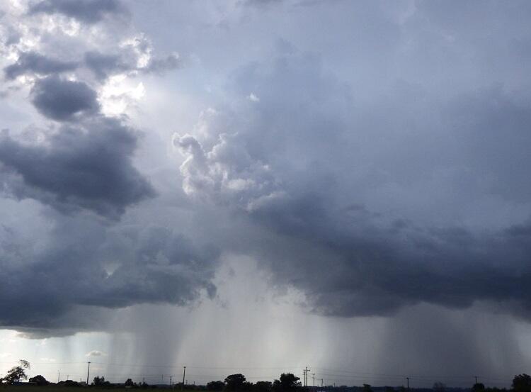 Chuva e raios em quase todos os estados brasileiros | Climatempo