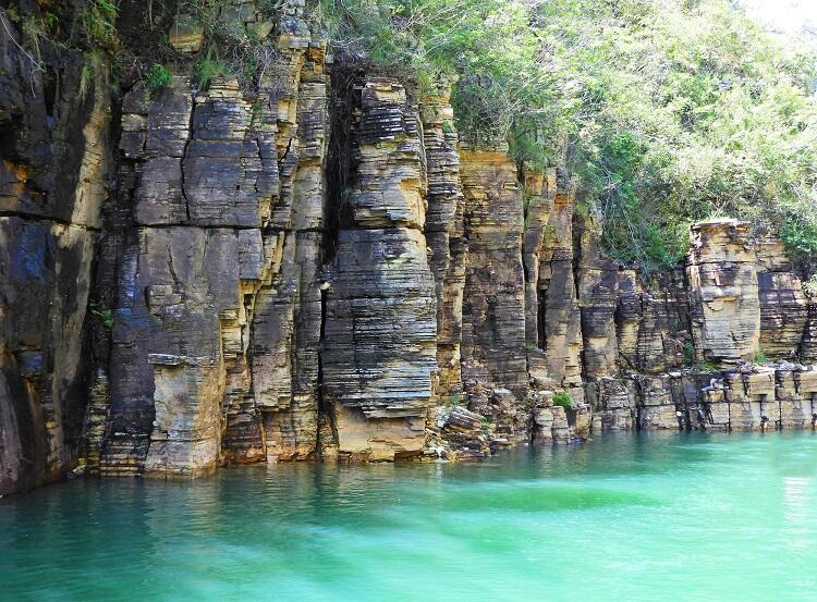 Como o enorme bloco de pedra caiu em Capitólio (MG)? | Climatempo